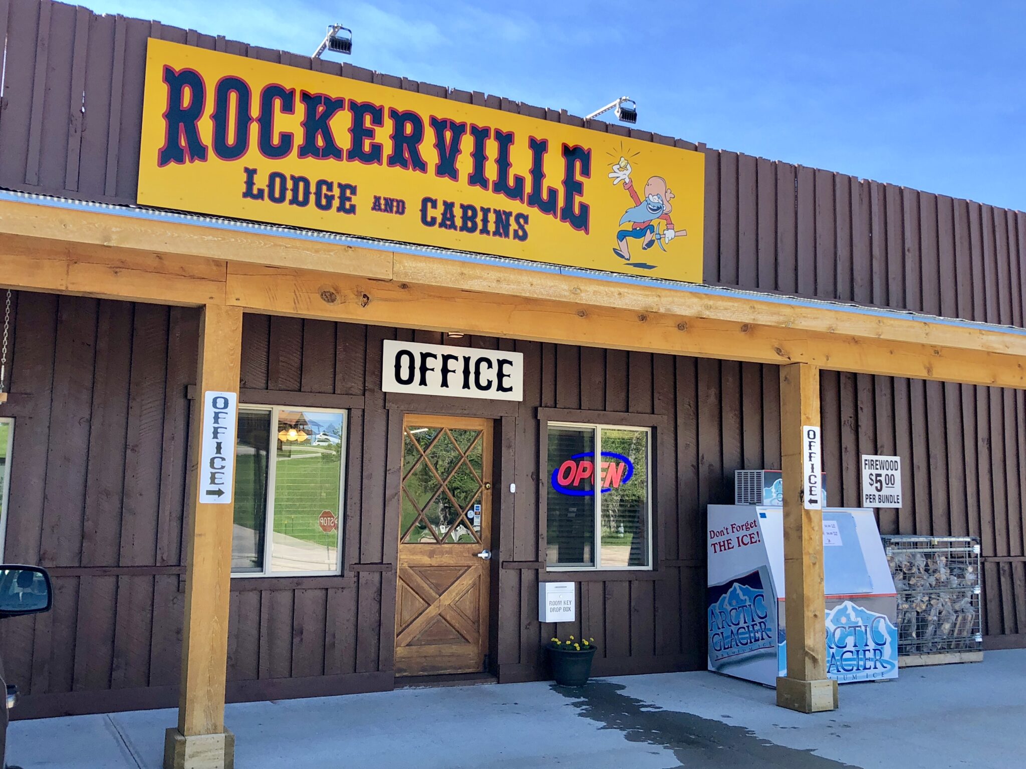 Rockerville Lodge and Cabins | Modern & Rustic Getaway | Rockerville, SD