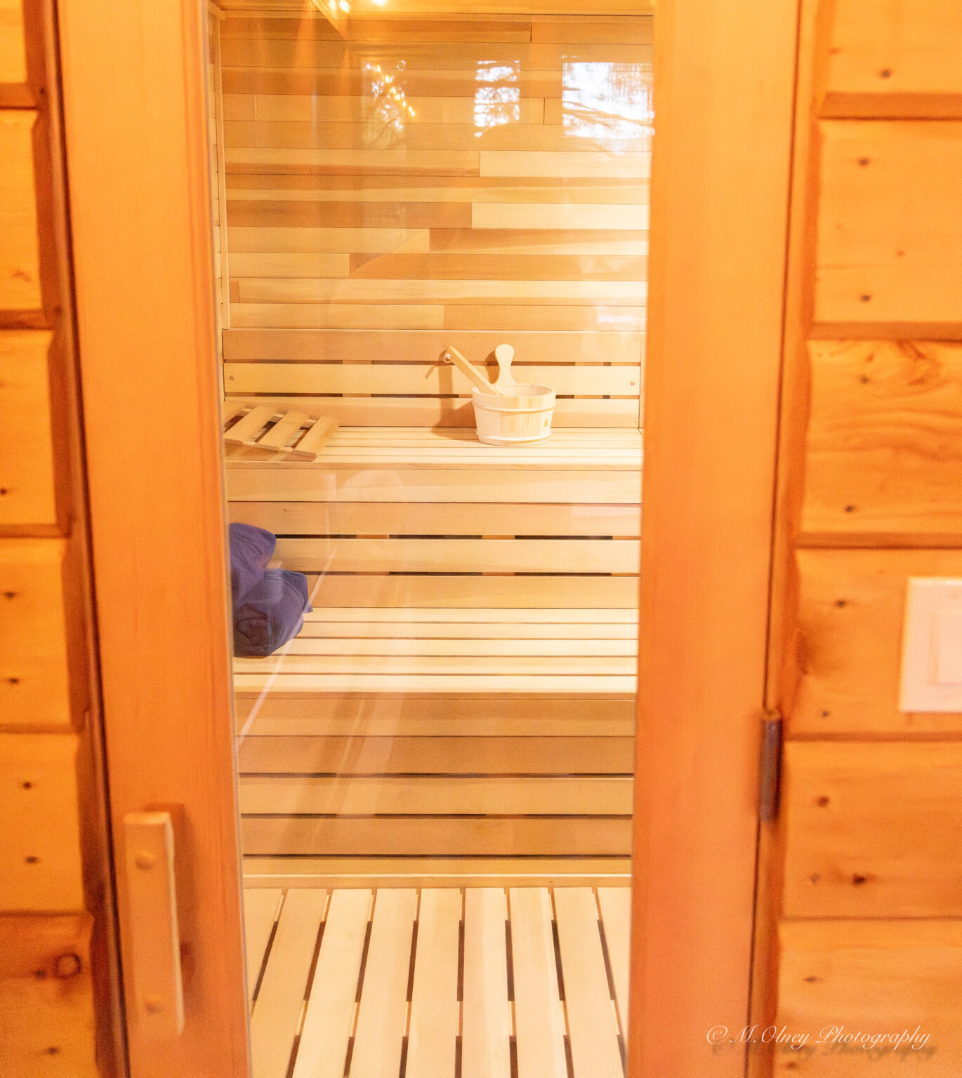 New for 2026 - Spacious Sauna Experience - BEAR TRACK INN