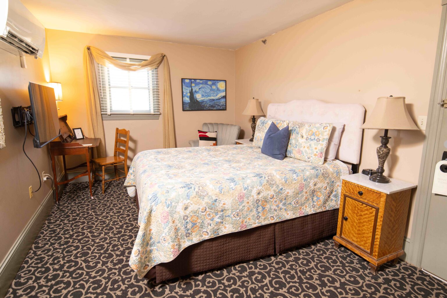 Standard - Lafayette Inn