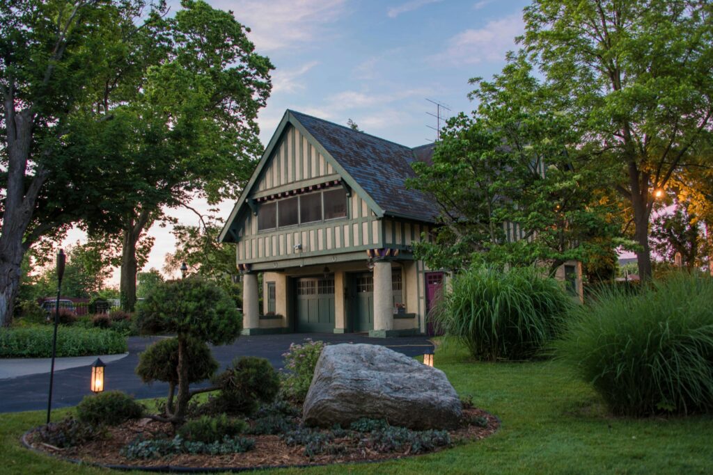 The Carriage House - Oliver Inn