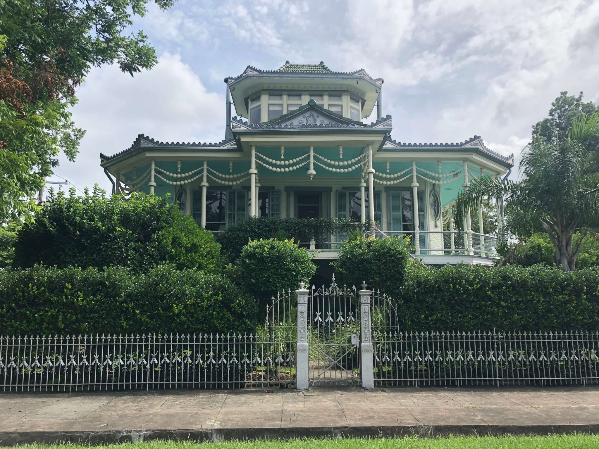 Steamboat Gothic New Orleans - La Belle Esplanade