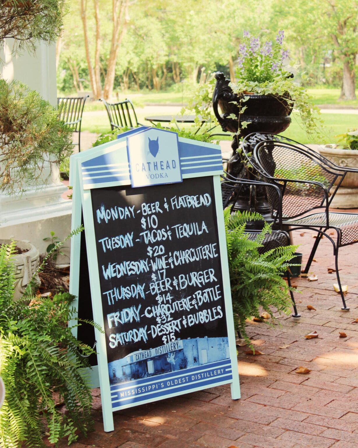 Restaurants & Lounge in Jackson, MS. Historic Fairview Inn