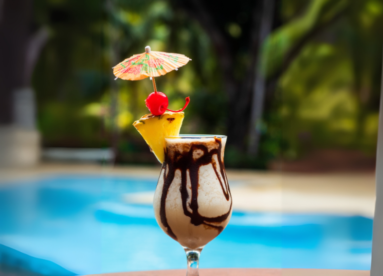 What to Eat in Roatan: Must-Try Island Food & Drinks