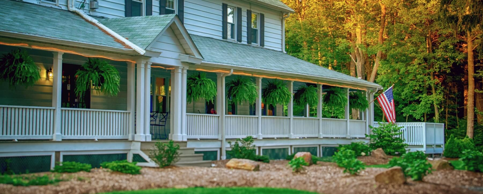 Mountaintop Lodge at Lake Naomi | Bed & Breakfast in the Poconos