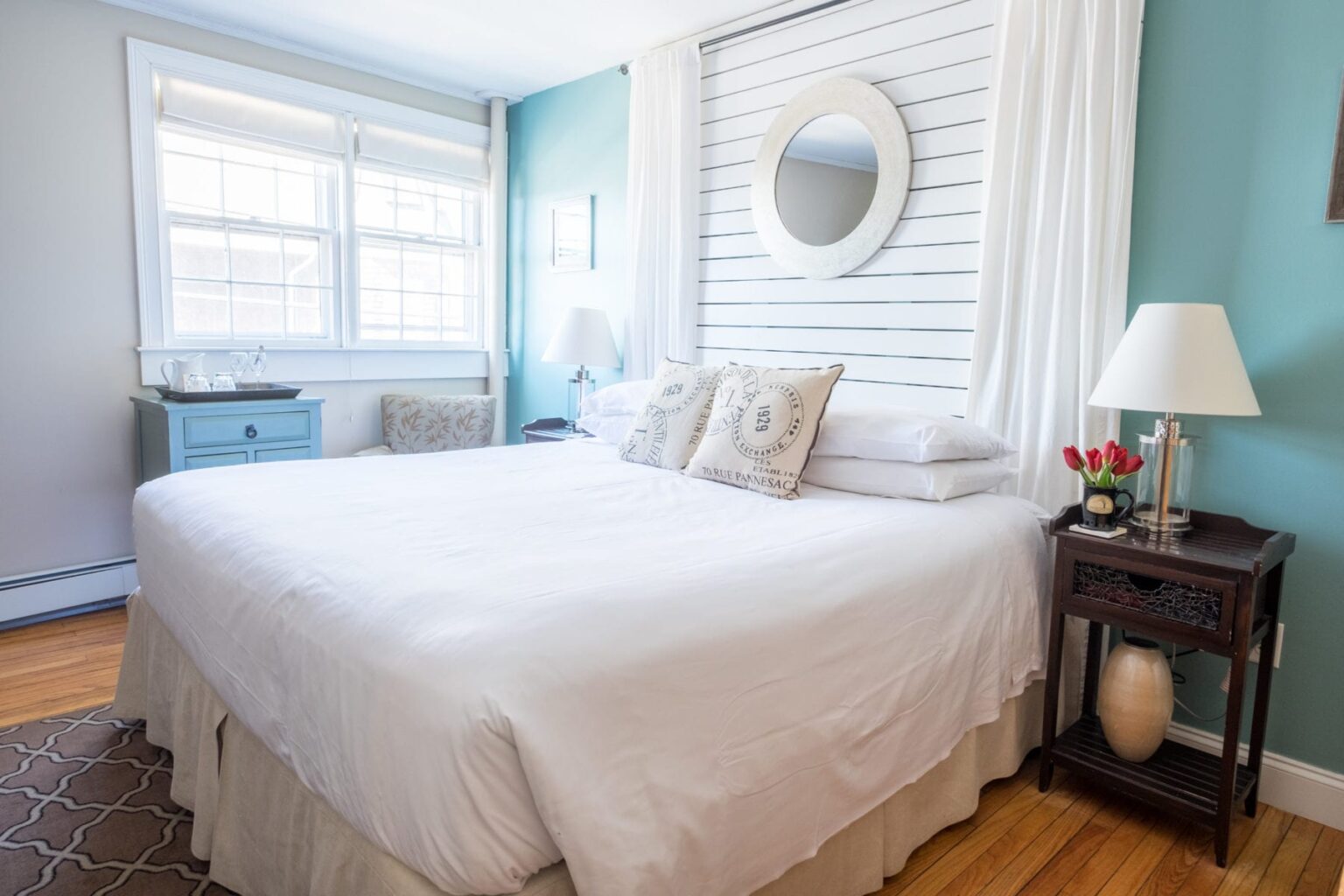 Vintage Restored Rooms in Cape Cod - Woods Hole Inn