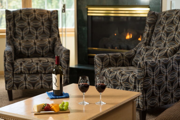 The Grand Whirlpool Suite at Ashbrooke Hotel | Door County Hotel