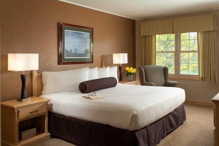 Rooms at Ashbrooke Hotel in Egg Harbor | Door County Luxury Hotel