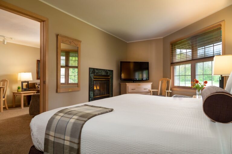 Book the Luxury Grande Suite | Door County Suites | Ashbrook Hotel