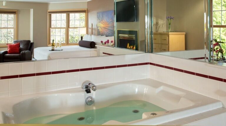 Take a Look at the Signature Room | Door County Hotel Suite | Ashbrook ...